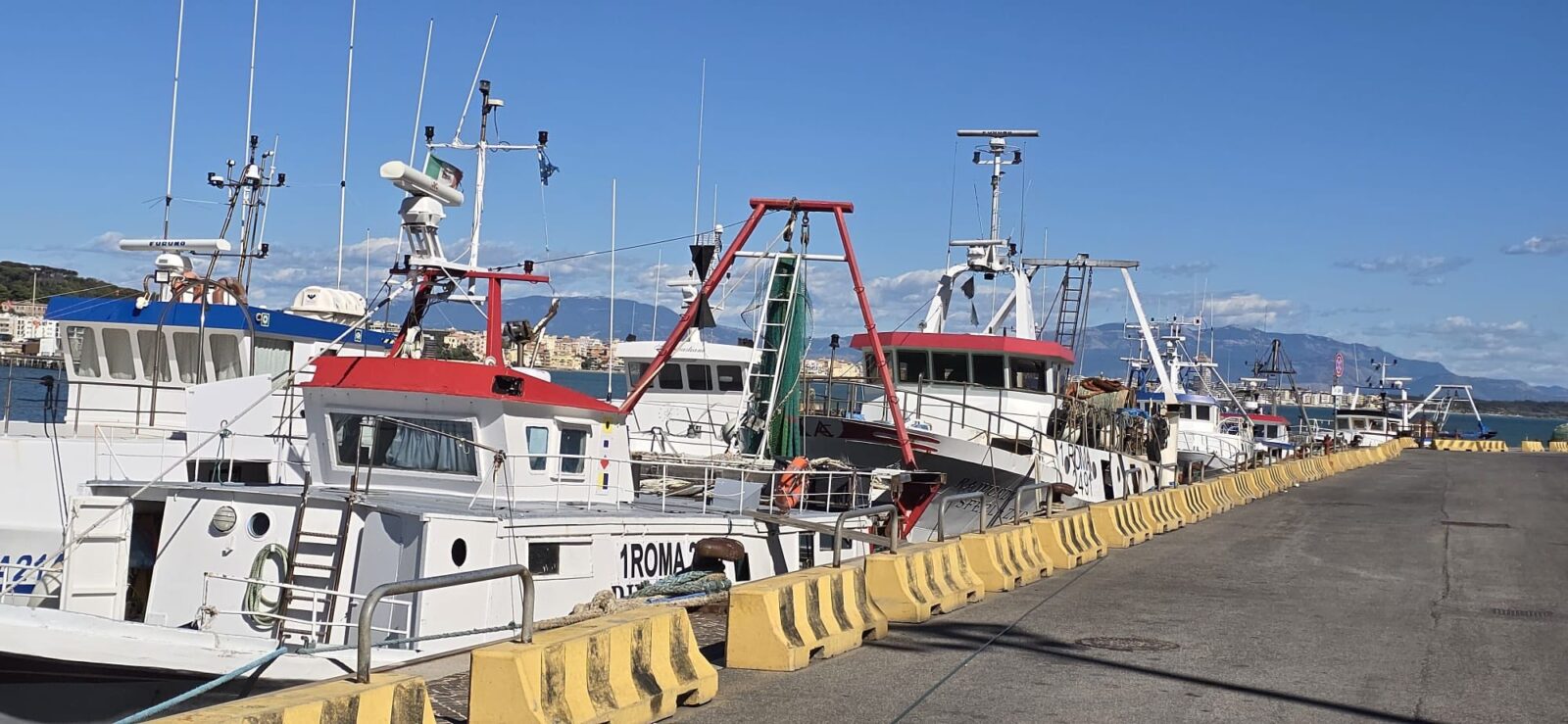 ANZIO | Fermo pesca prorogato, il mare resta silenzioso e i pescherecci ...